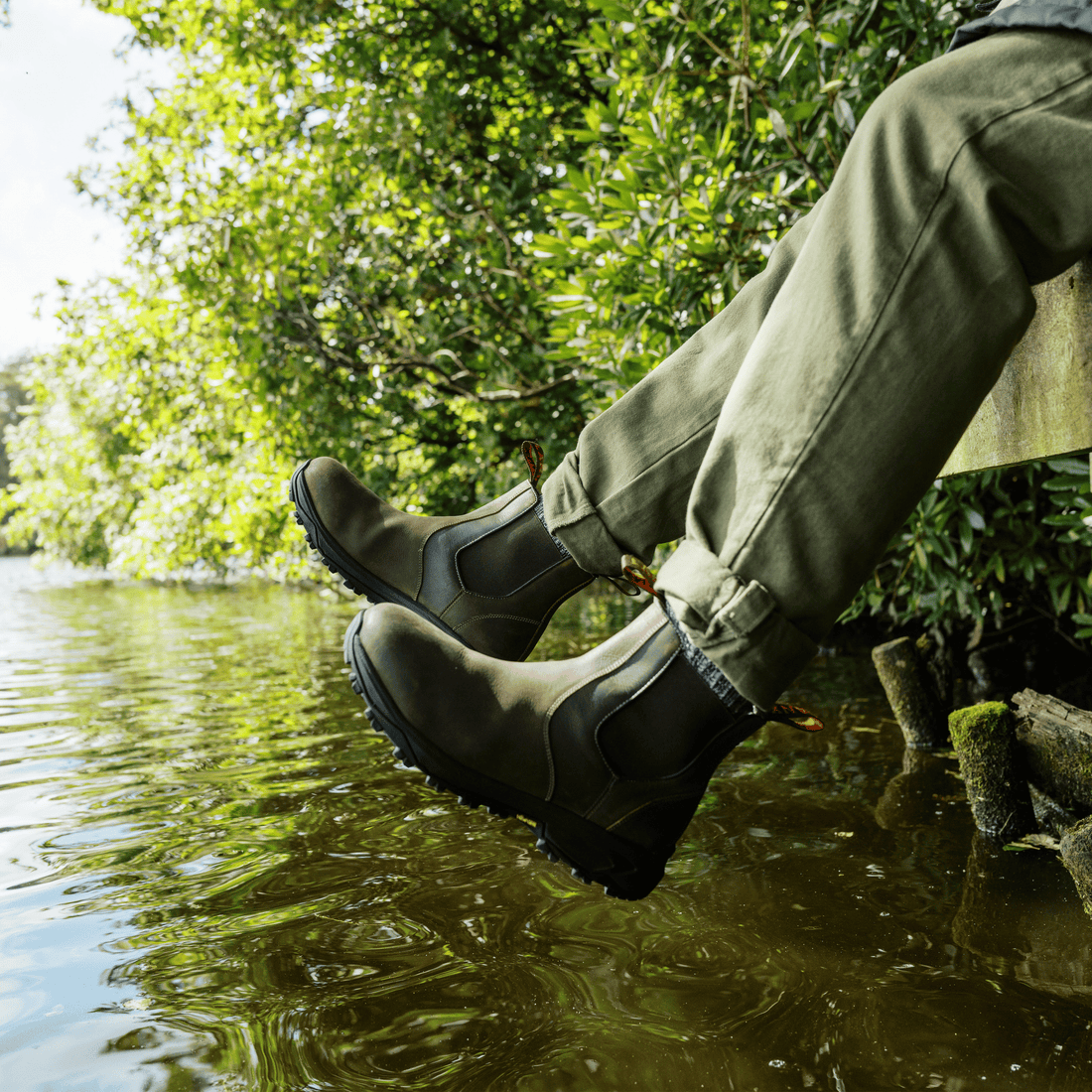 Men's - Brown Distressed - Water Resistant - Leather - Vibram Chelsea ...